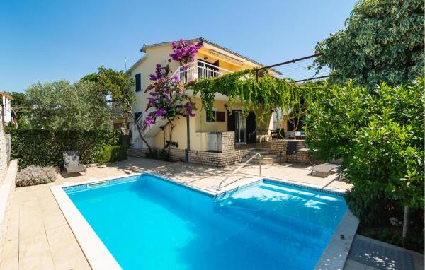 Awesome Home In Vinisce With Wifi - Sevid