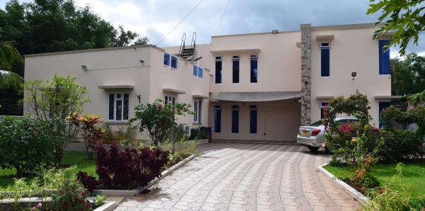 Balaclava Hide Away - Port Louis