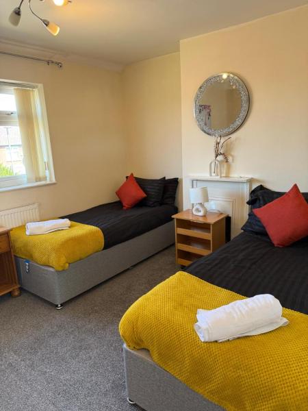 Tewkes House- Ideal For Work Or Weekend Trips - Glossop