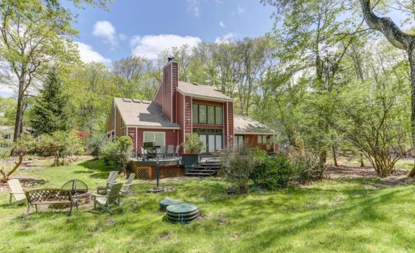 Hot Tub, Sauna, Fire Pit, Games And Nature In Lake Poconos - Stillwater Lake, PA