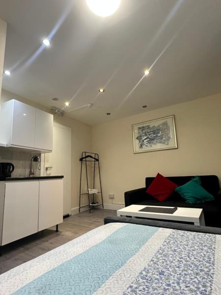 Room 4 - En-suite For 2 People - Leyton