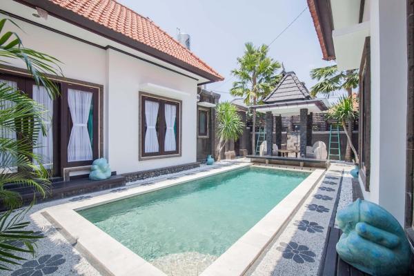 Villa Marjens 2 Seminyak Area Bali - 세미냑