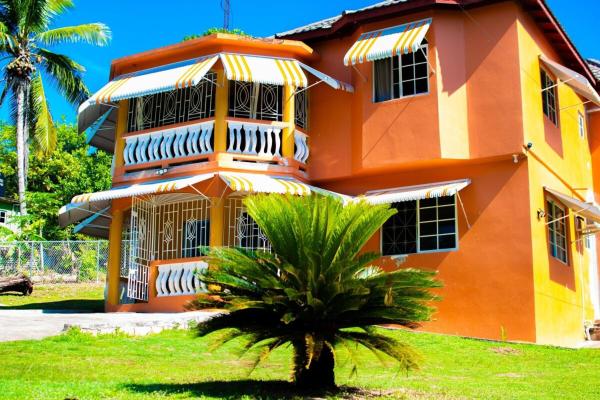 Yaad Vibes Getaway - Santa Cruz, Jamaica