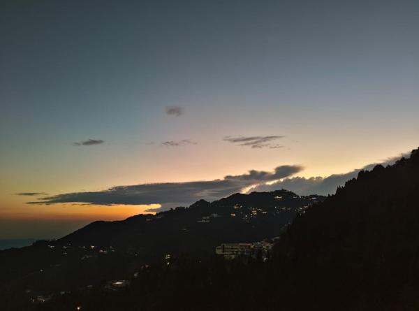 Aagman Homestay & Rooftop Restaurant - 穆索里