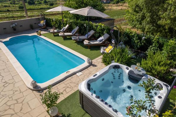 Villa Ivona With Swimming Pool And Jacuzzi - Ston