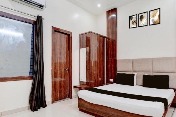 Hotel O Mohan Palace - Vrindavan