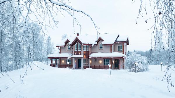 Private House By The River - Rovaniemi