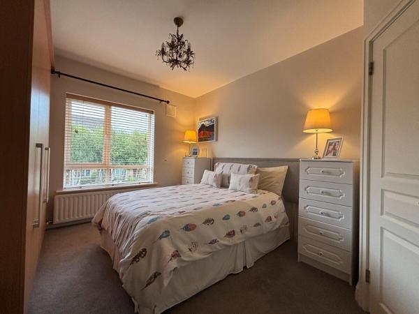 Spacious Two Bed Near Airport - Naas