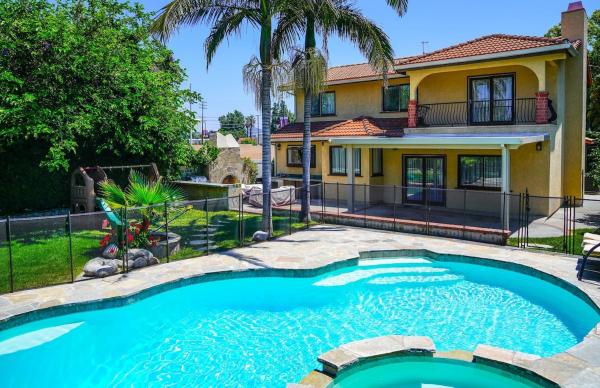 Gorgeous Villa With Private Heated Pool - Los Angeles