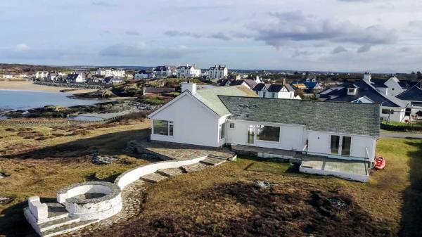 Ael-y-bryn-5 Bed- Dramatic Sea Views - Sleeps 12 - Wales