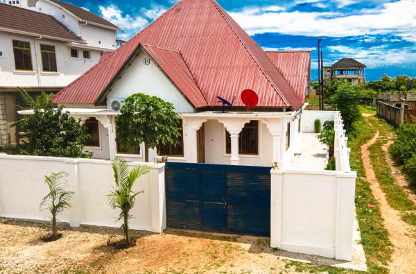 Mocco House - Tanzania