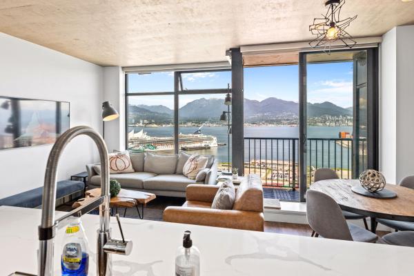 Cozy Yet Stylish 2-bedroom Suite In The Heart Of Vancouver - Burnaby