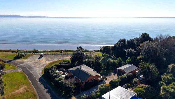 Pohara Sands - Family Beach House - Tākaka
