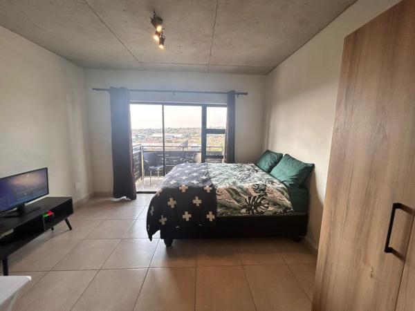 Bachelor Unit With A View - Randburg