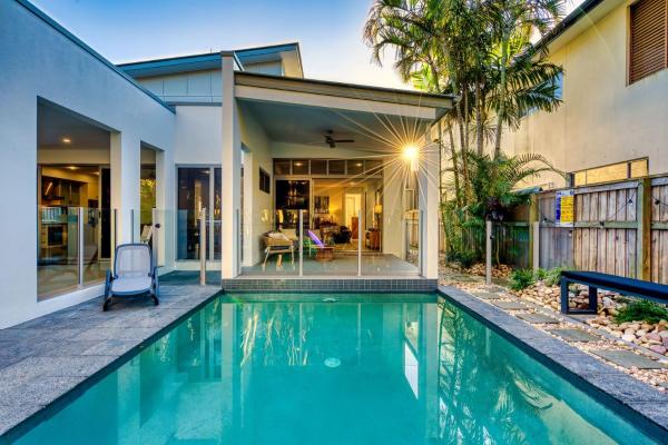 48 Boardrider Crescent - Coolum Beach
