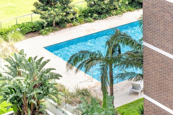 Macquarie Cozy Nest 2br Train Shopping -