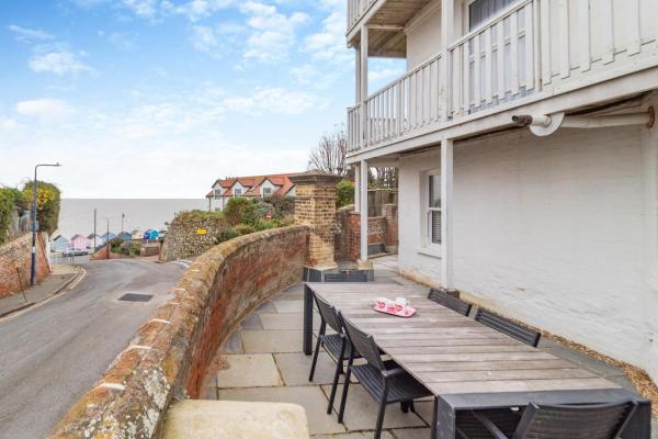 Meri Rauha - Walton-on-the-Naze