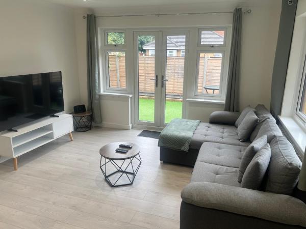 Rose Mews, Newly Refurbed Modern Interior With Garden - London