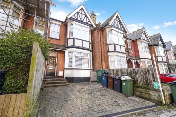 Central Harrow 5 Studio Apartment Block - London Heathrow Airport (LHR)