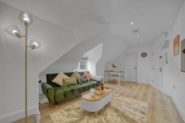 Penthouse Hideaway In Bromley 1br Free Parking - Central London