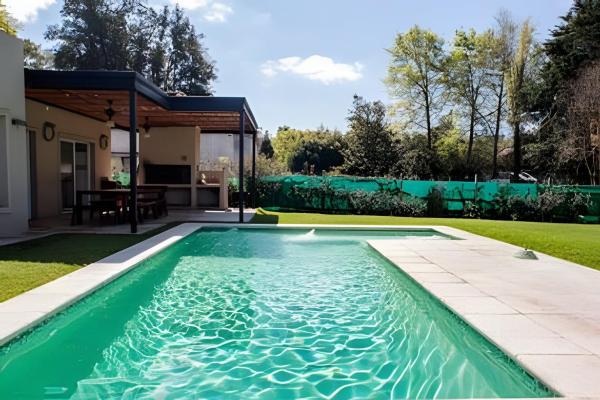 Divina Casa Con Parque Y Pileta Climatizada En Barrio Cerrado - Bella Vista