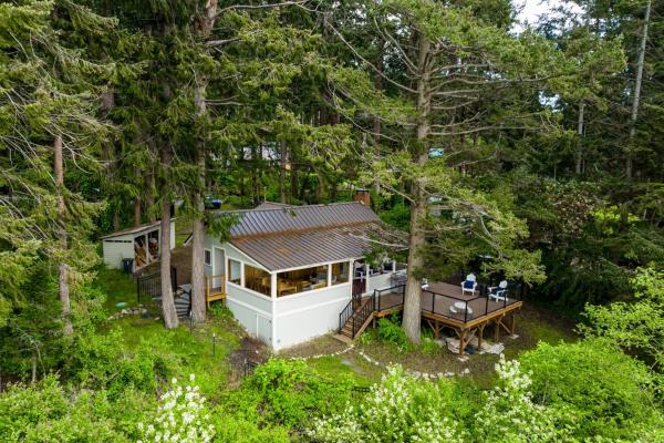 Eagle Beach Retreat - Freeland, WA