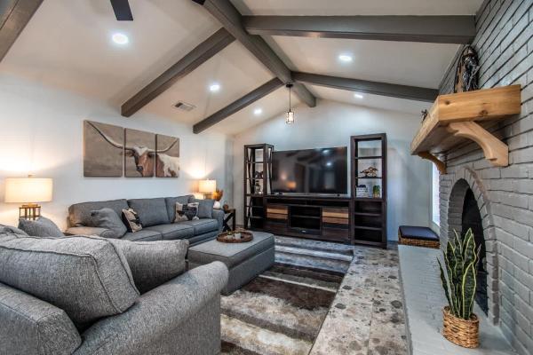 Texas Retreat On Ocean Drive Sleeps 19 With Hot Tub & Game Room - North Padre Island, TX