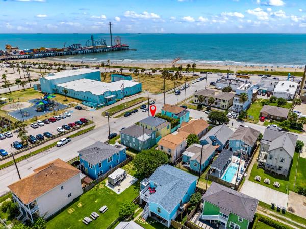 Family & Pet-friendly - Walk To Beach & Pier - Galveston Island, TX