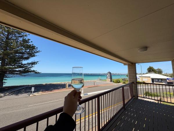 Tumby Bay Hotel Seafront Apartments - Tumby Bay