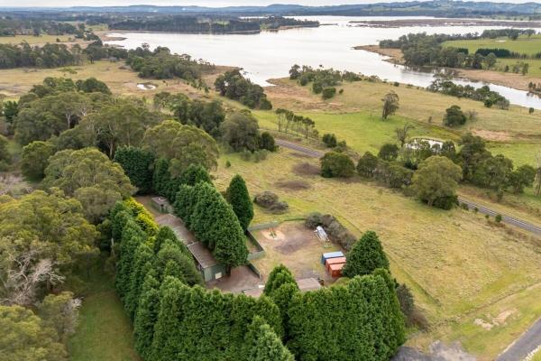Serene Farmhouse With Lake Views - Bowral