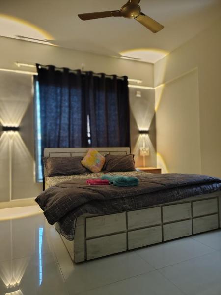 Rk Stay Balewadi Highstreet 2bhk Fully Furnished - Pune