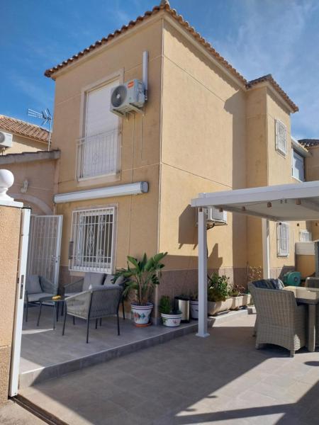 Casa Claro Maison Familiale 4 Chambres Tout Confort, Jacuzzi Privé, Piscine Commune, Quartier Résidentiel Los Balcones - Cabo Roig