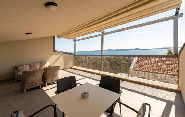 2 Bedroom Lovely Apartment In Kozino - Nin