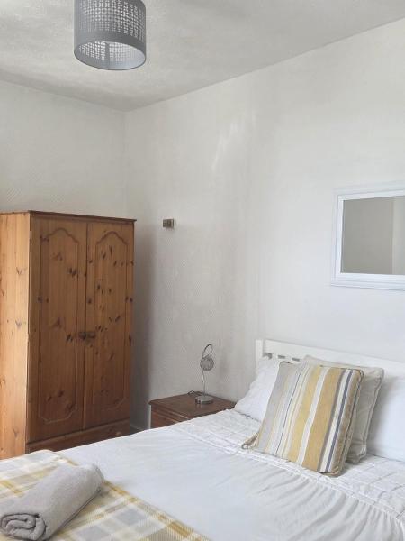 52 - Room 1 - City Views - Port Talbot