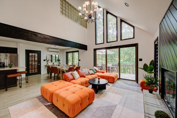 4 Br Lakeside House In Woods - Tannersville, PA