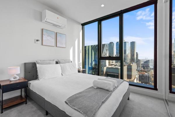 Spacious Melbourne Cbd 37th Floor 3br Apartment With Heated Pool, Sauna, Gym, Sleeps 8 - Melbourne