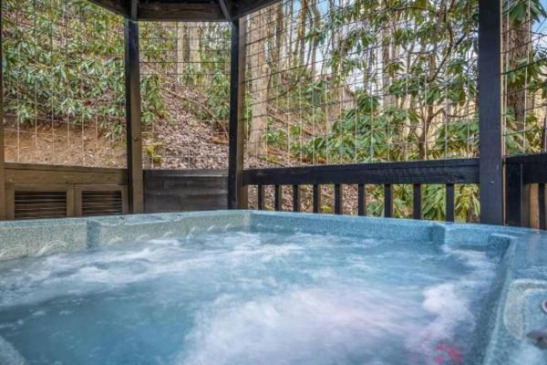 Smoky Hearth Retreat Pool Hot Tub Games More - Gatlinburg, TN
