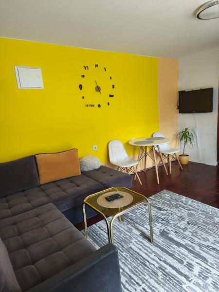 Sunshine Apartment Near The Zoo, Free Parking - サラエボ