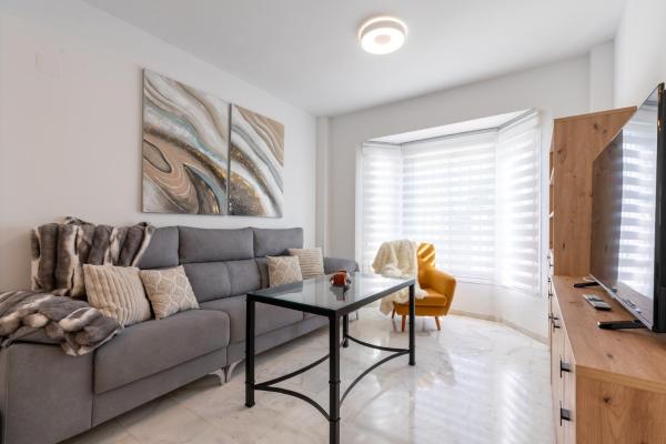 Amplio Y Luminoso Chalet En Gerena, Para Familias O Grupos - Guillena