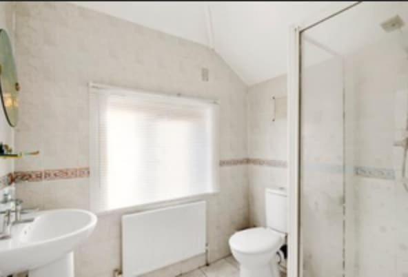 Spacious 3-bedroom Home In Se2 - Dartford