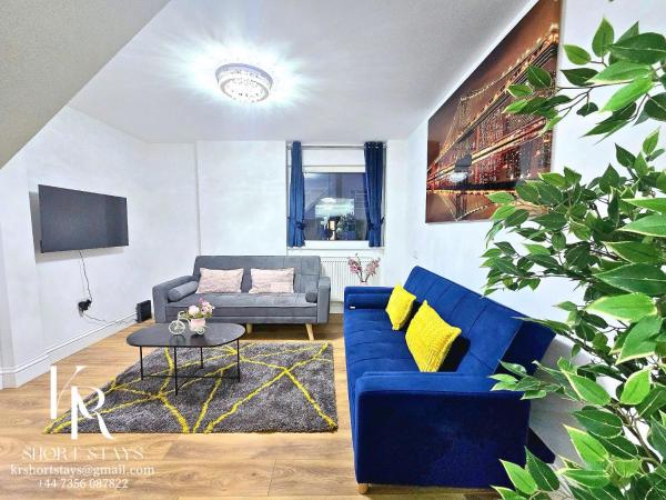 Hertfordshire - Stylish 6br Retreat, 3 Parking - Cambridgeshire