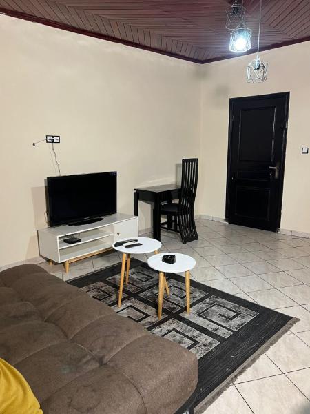 Chambre Meublée Milan 2 Avec Cuisine Et Canal - Douala