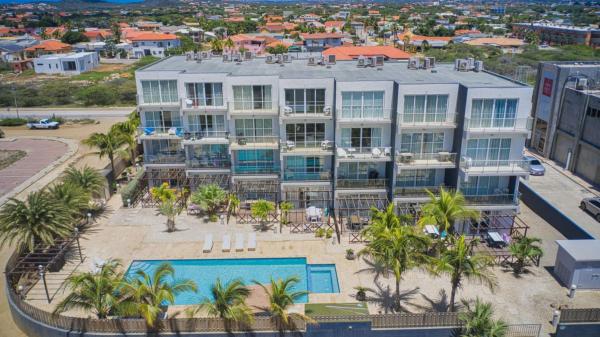 3-suite Condo Steps To Palm Beach - Aruba