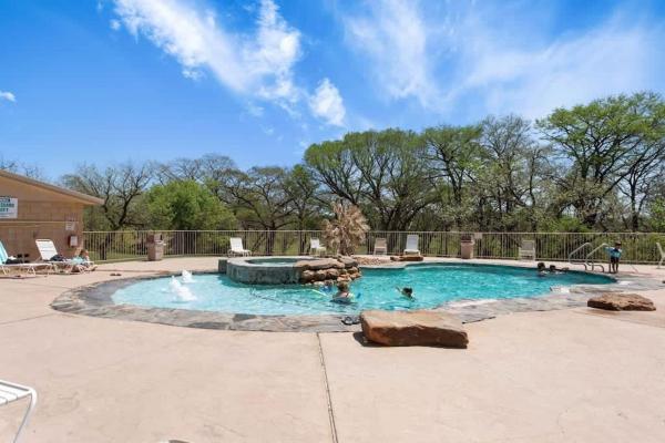 River Access + Shared Heated Pool Prime Location - New Braunfels, TX