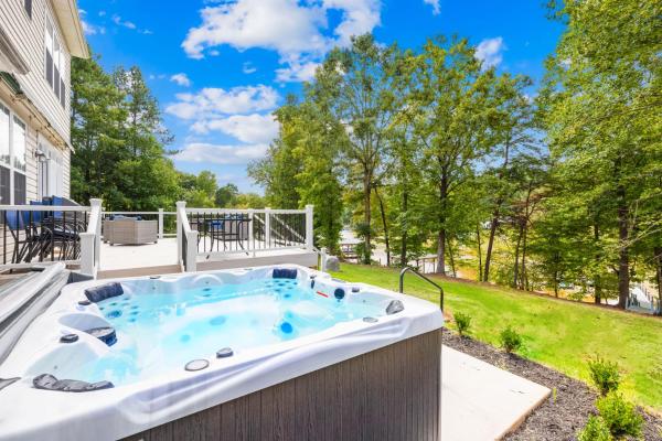 Hot Tub, Office, Gas Firepit, And Peaceful! - Denver, NC