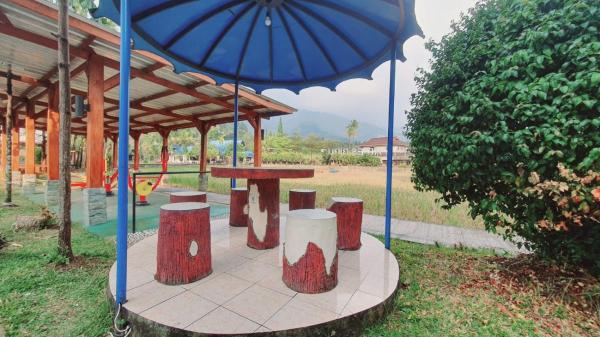 Aries Biru Hotel & Villa - Cisarua