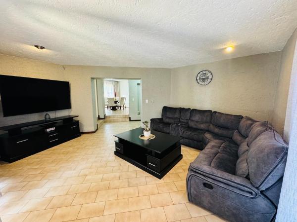Villa Picasso- 1 Bed Villa - Sandton