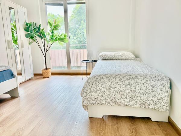 Modern 3 Bedroom Apartment With Balcony - Vienna