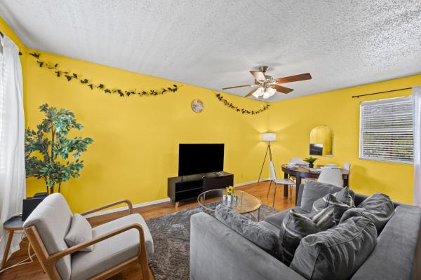 The Yellow Room - Rosedale - Austin