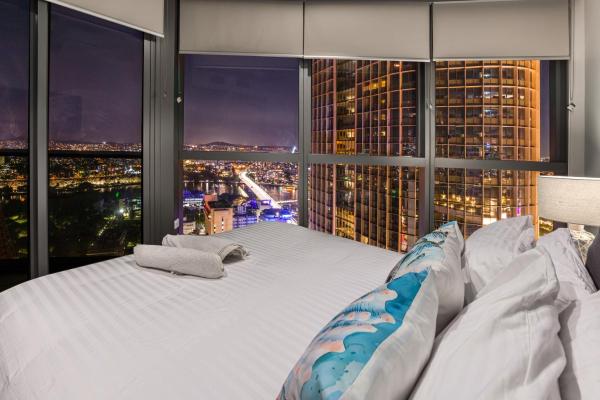 Brisbane Queens Wharf -Spectacular River Views - Sleeps 6 - Brisbane